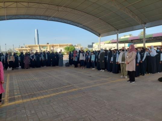 الساحة المدرسية- بنات دبي - المدارس الأهلية الخيرية